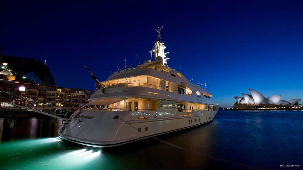 Yacht LA MASQUERADE, Amels | CHARTERWORLD Luxury Superyacht Charters